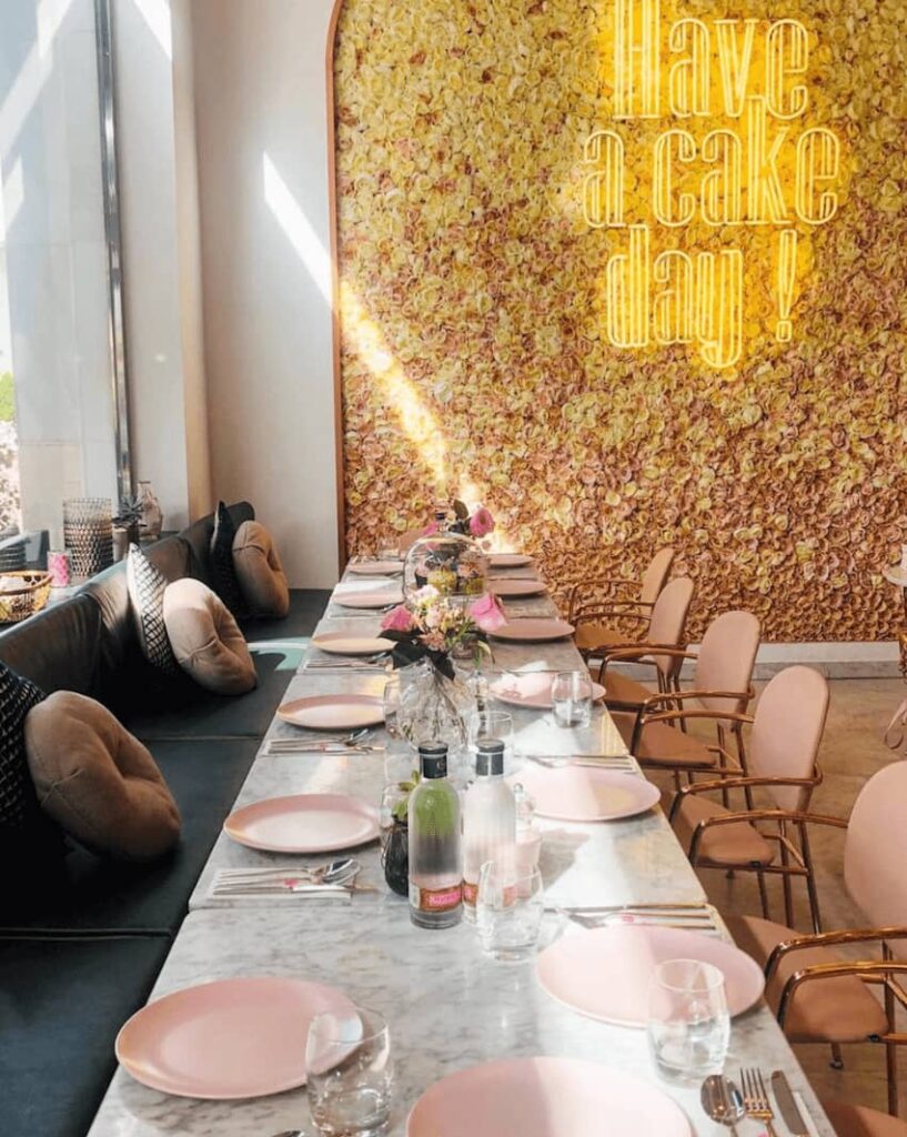 Rosas Café Marbella: Invigorating Juices and Relaxing Coffees.