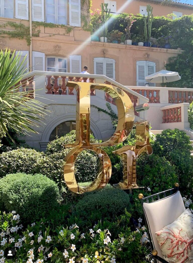 Dior Café: Posh and Trendy Dior Des Lices Saint-Tropez.