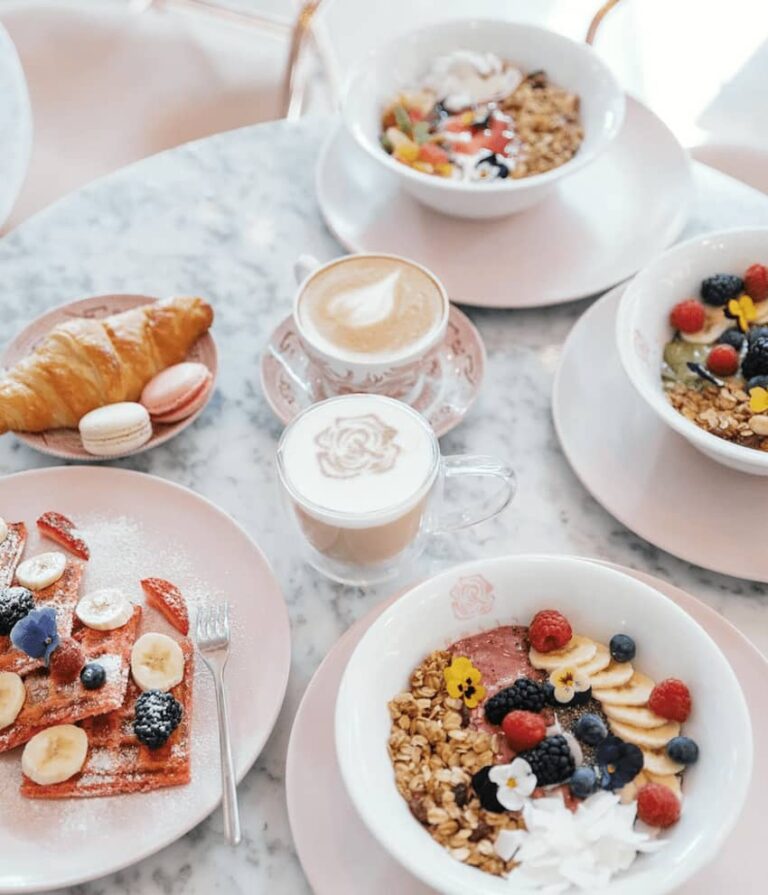 Rosas Café Marbella: Invigorating Juices and Relaxing Coffees.